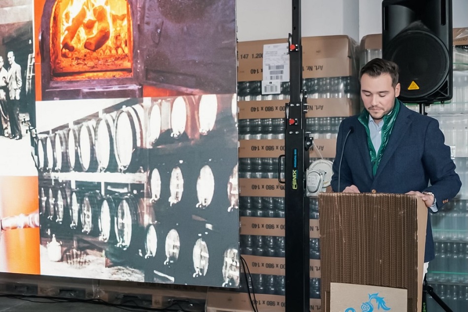 Destilerías Cerveró celebra 90 años de historia con un emotivo homenaje ...
